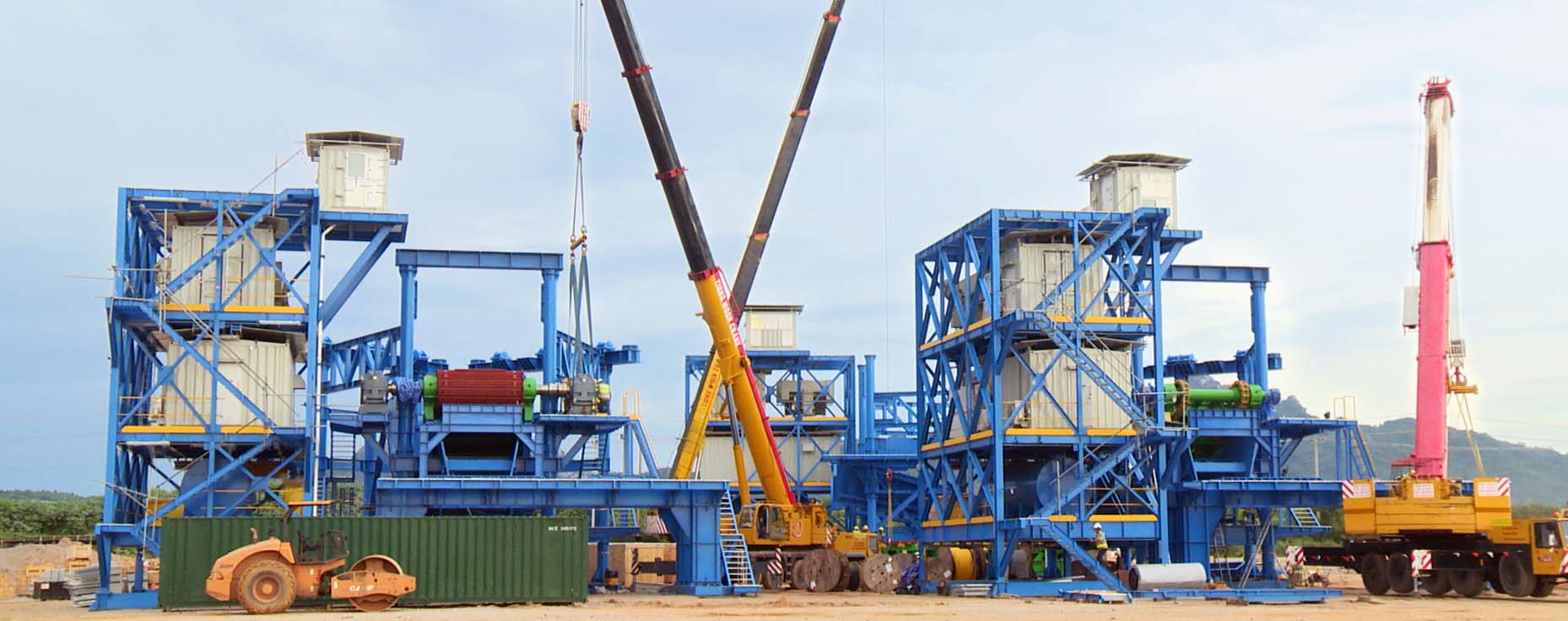 Part 2: Three Semi-Mobiles & 400 tonne Transporter bound for Thailand - MMD